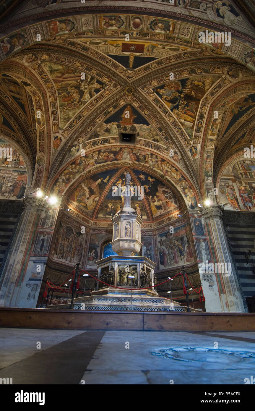 Siena baptistry hi-res stock photography and images - Alamy