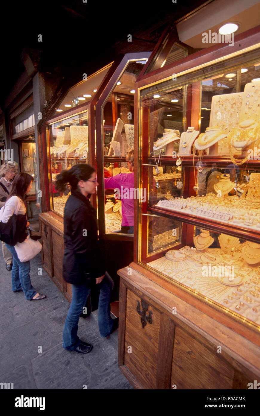 Jewellery shop ponte vecchio florence hi-res stock photography and ...