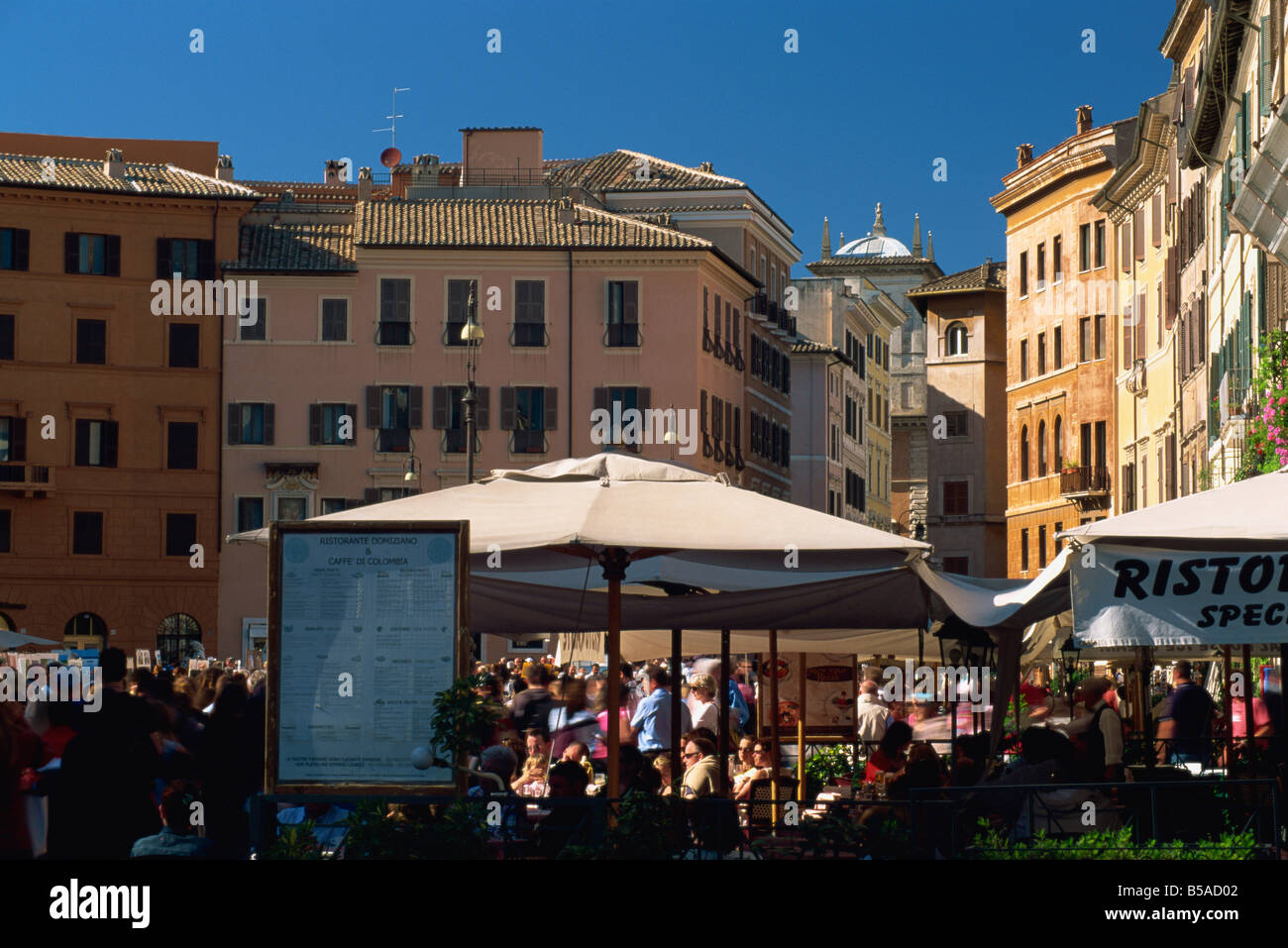 Outdoor restaurant and crowds Piazza Navona Rome Lazio Italy Europe ...