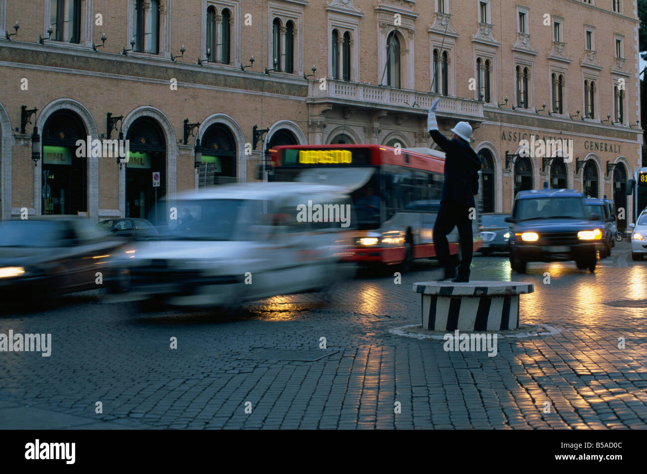 Rome italy cars rush hour traffic hi-res stock photography and images ...