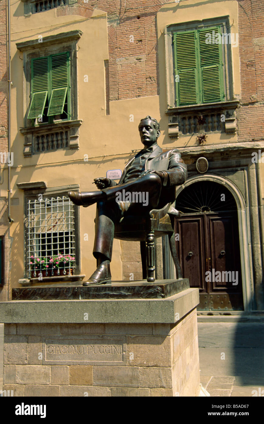 Puccini statues hi-res stock photography and images - Alamy