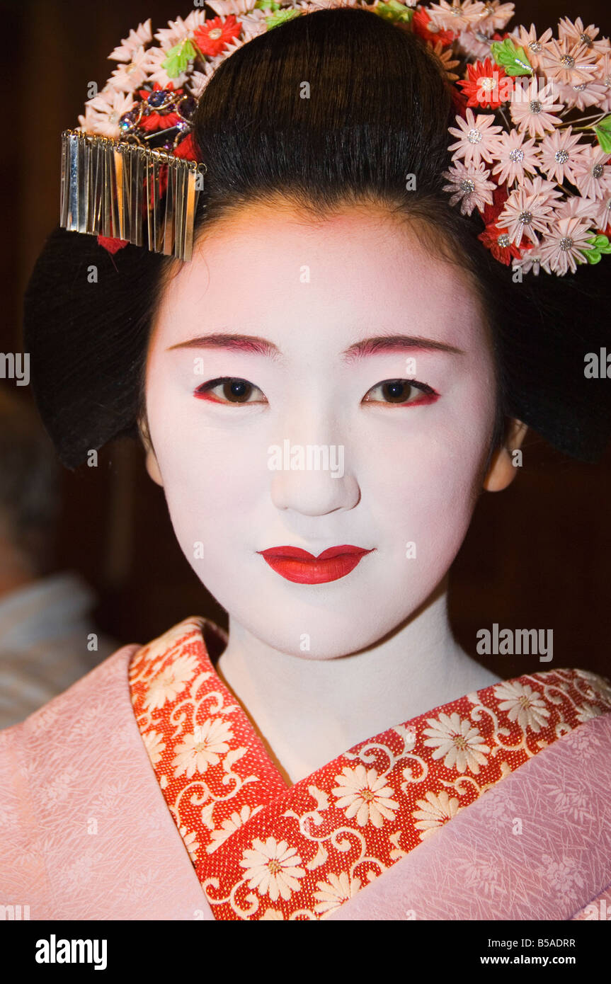 Maiko trainee geisha entertainment at formal dinner banquet Kyoto ...