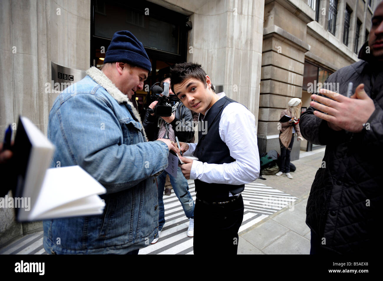 SIGNING AUTOGRAPHS AFTER RADIO 2 A day in the life of Leon Jackson who ...