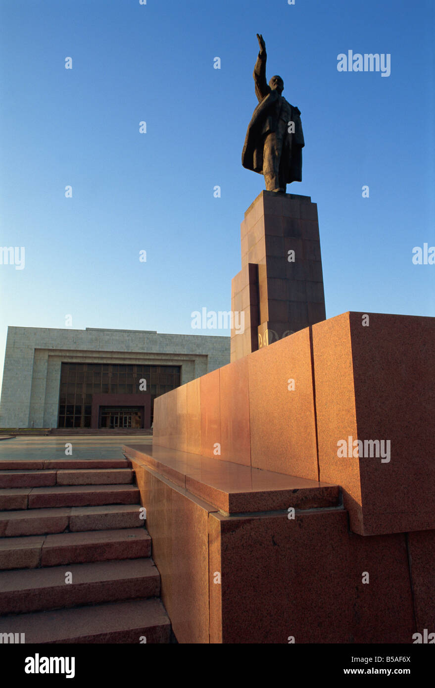 One of last Lenin statues, Lenin Square, Bishkek, Kyrgyzstan, Central ...