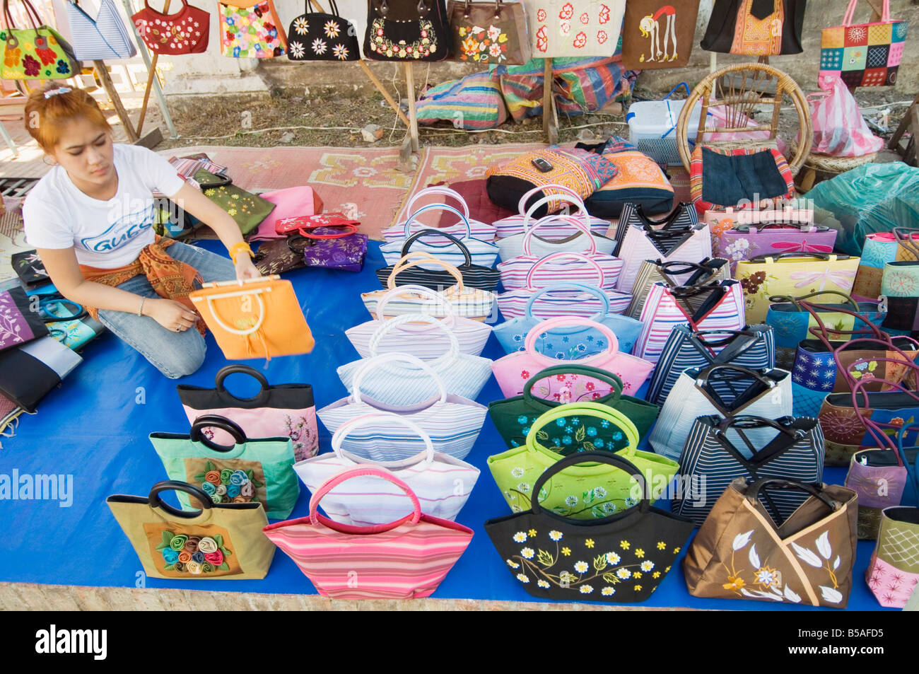Setting up stall hi-res stock photography and images - Alamy