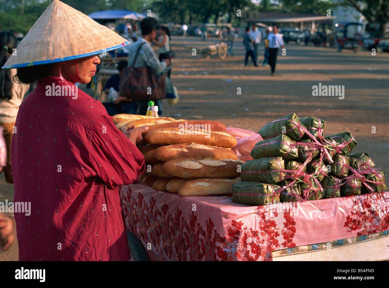 French market stall bread hi-res stock photography and images - Alamy