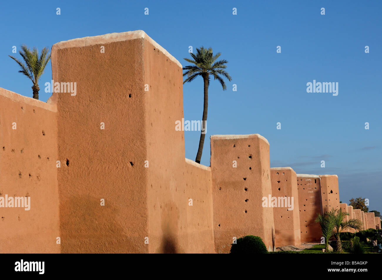Old city wall marrakech hi-res stock photography and images - Alamy