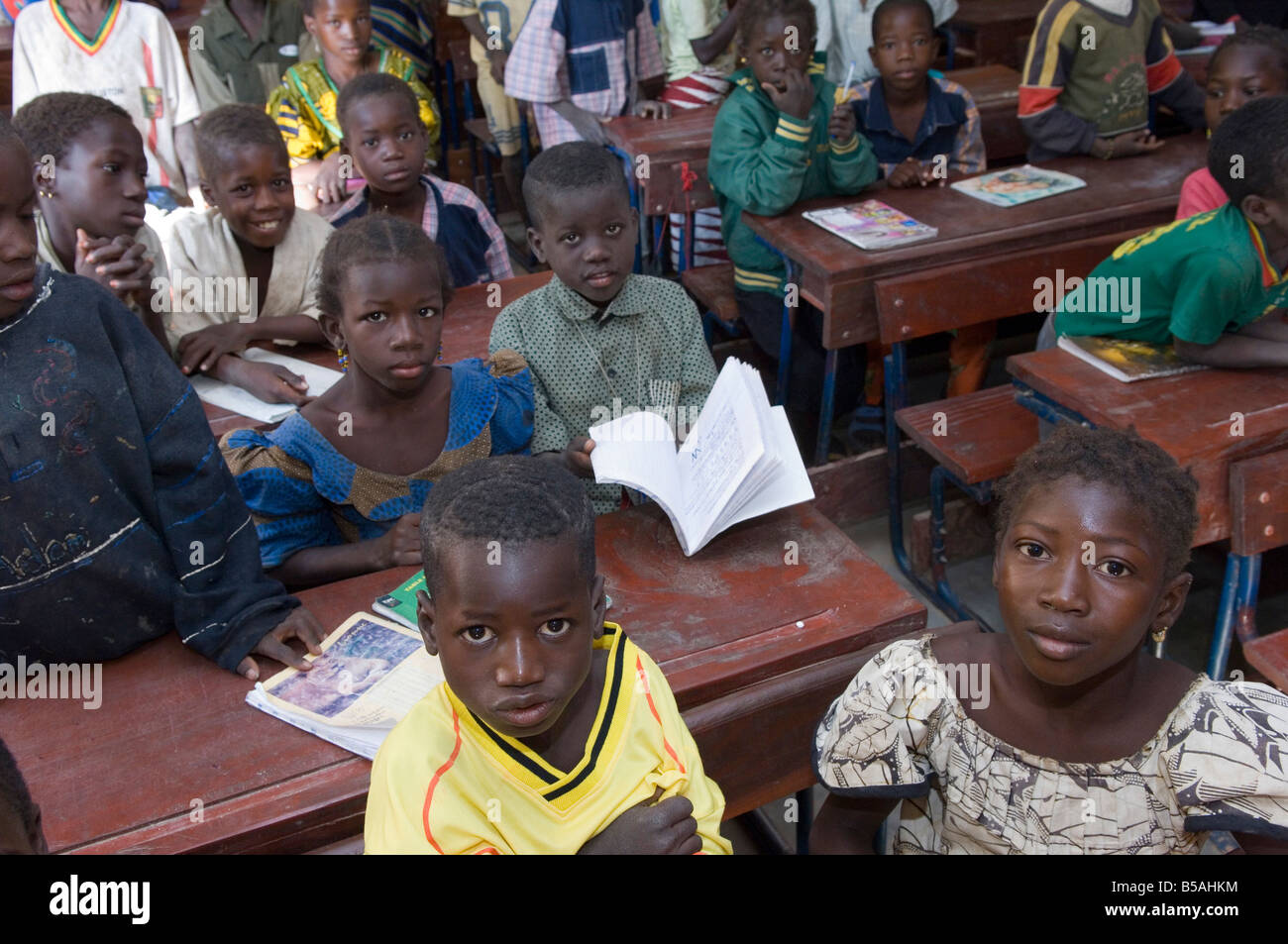 Children local schools hi-res stock photography and images - Alamy