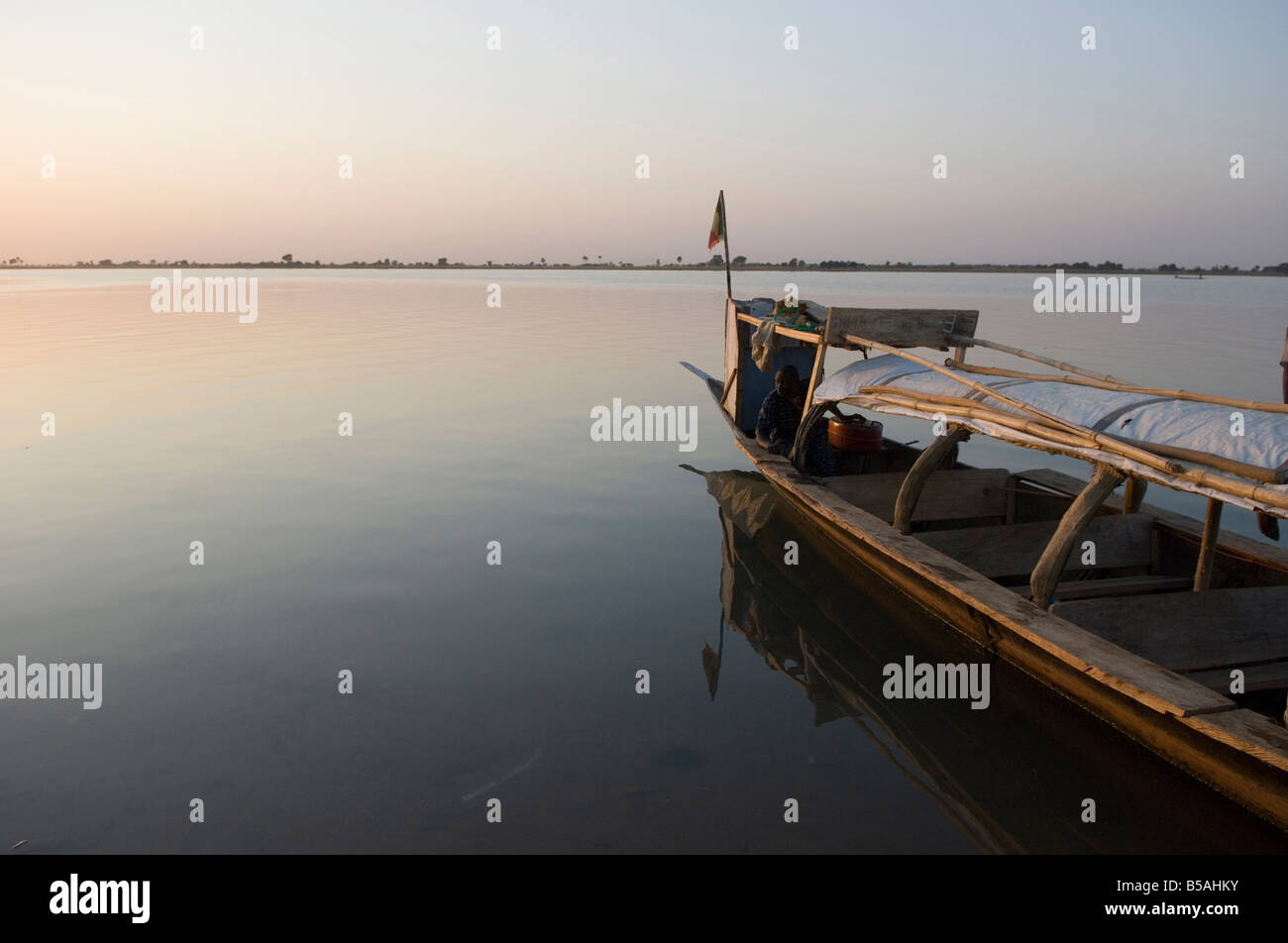 Pinasse boat river mali hi-res stock photography and images - Alamy