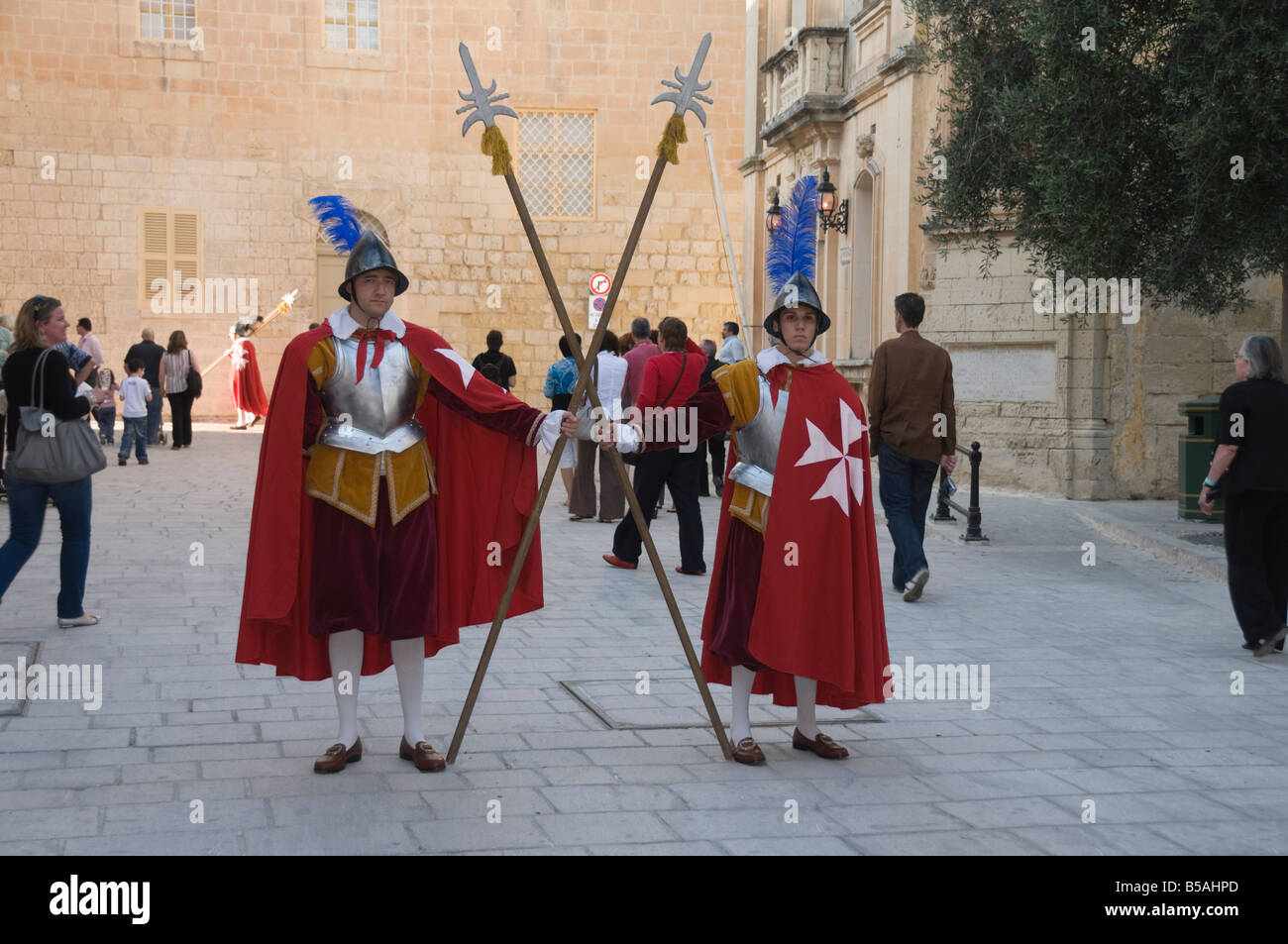 Medieval costume hi-res stock photography and images - Alamy