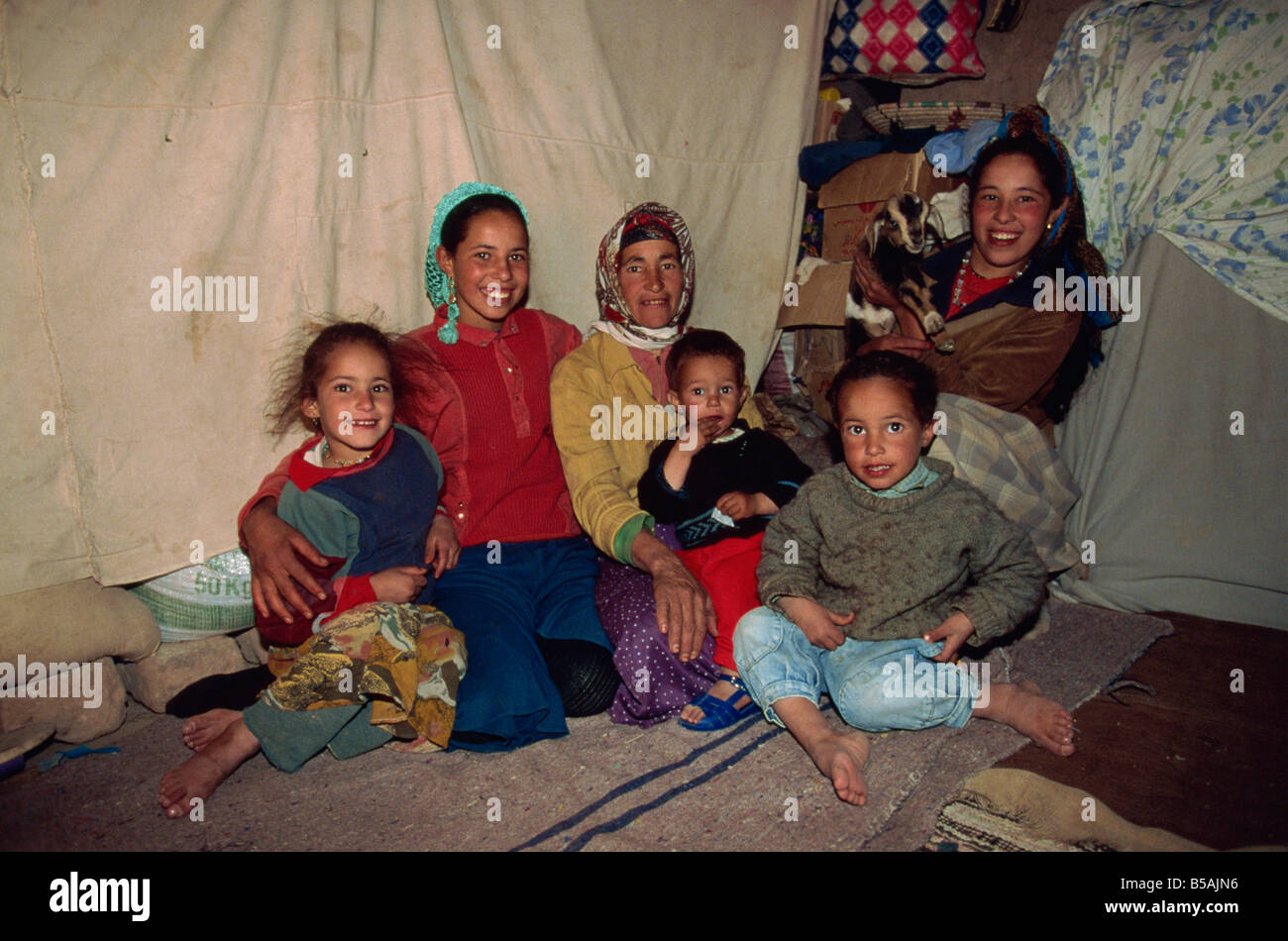 Indigenous families africa hi-res stock photography and images - Alamy