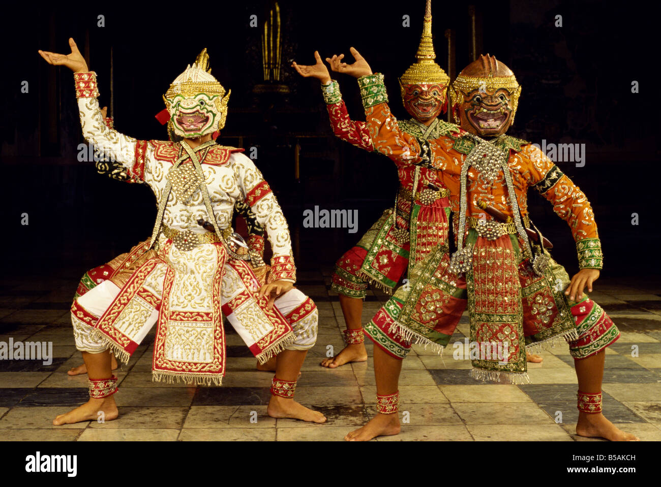Khon dance masks hi-res stock photography and images - Alamy