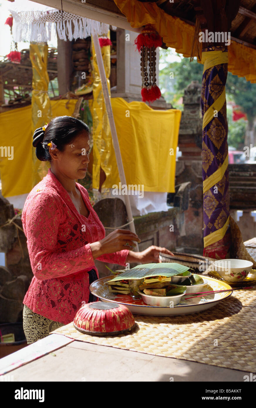 Women in temple hi-res stock photography and images - Alamy