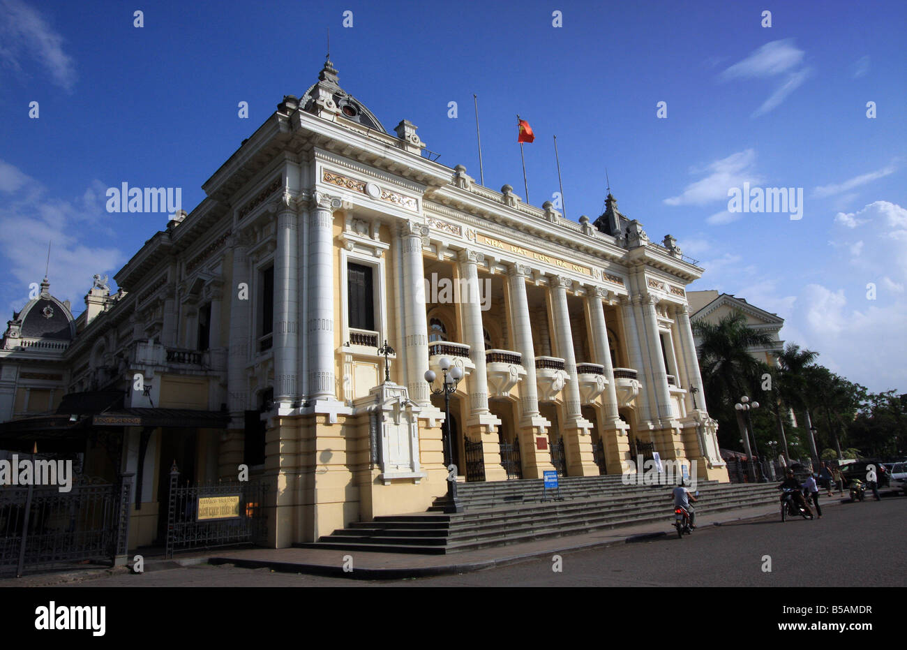 Hanoi Opera House (Municipal Theatre Stock Photo - Alamy