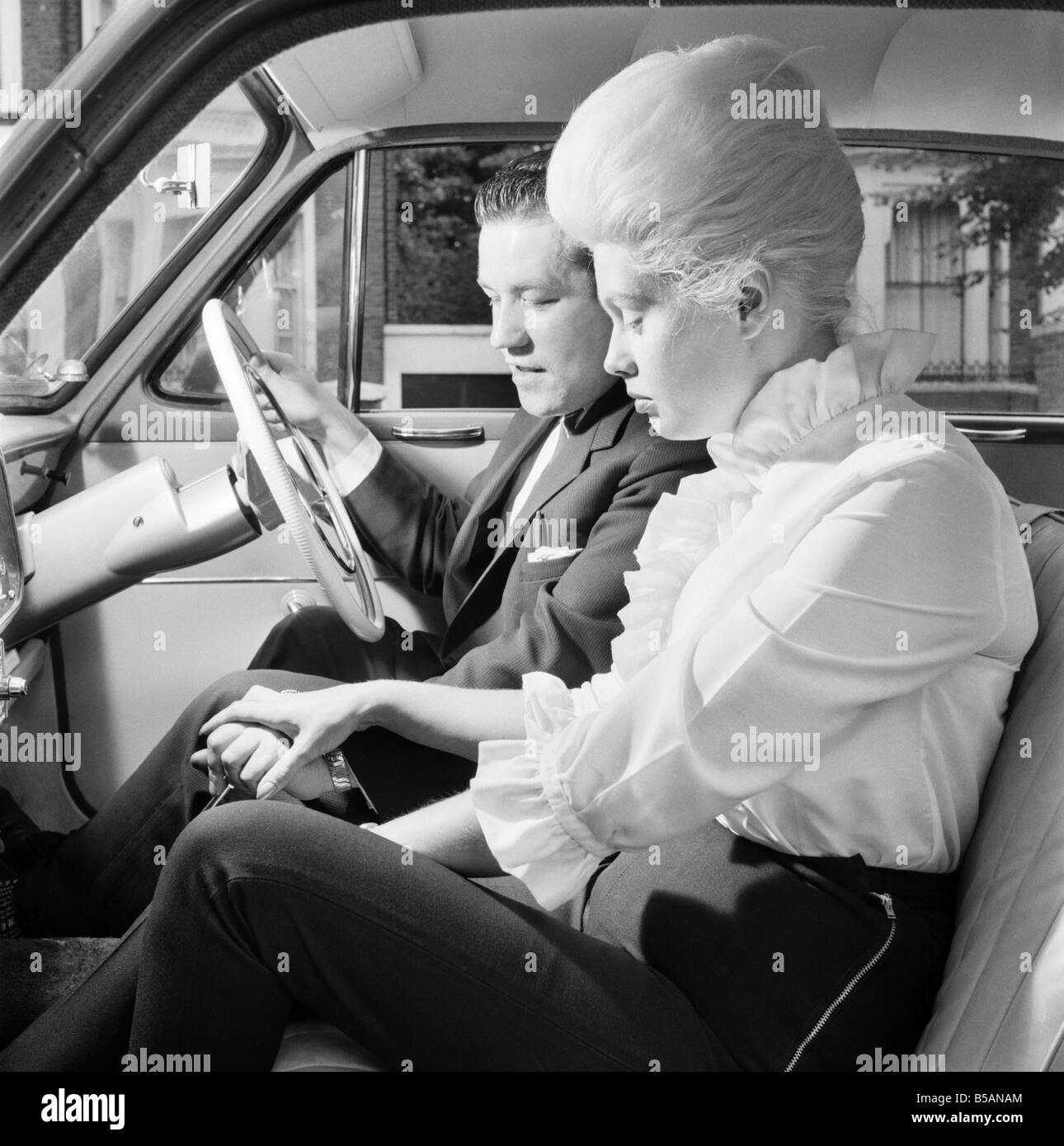 1960s hairstyles hi-res stock photography and images - Alamy