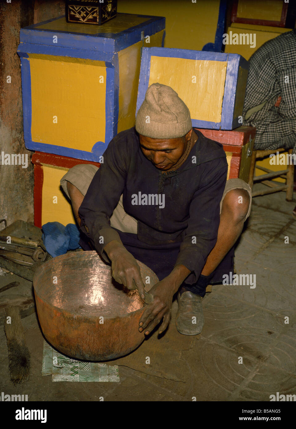 Working coppersmith hi-res stock photography and images - Alamy