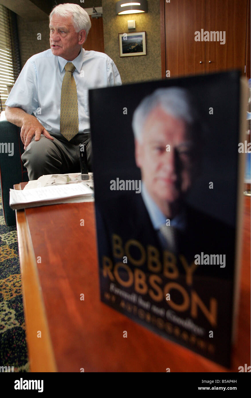 Former Newcastle United boss Sir Bobby Robson Stock Photo - Alamy