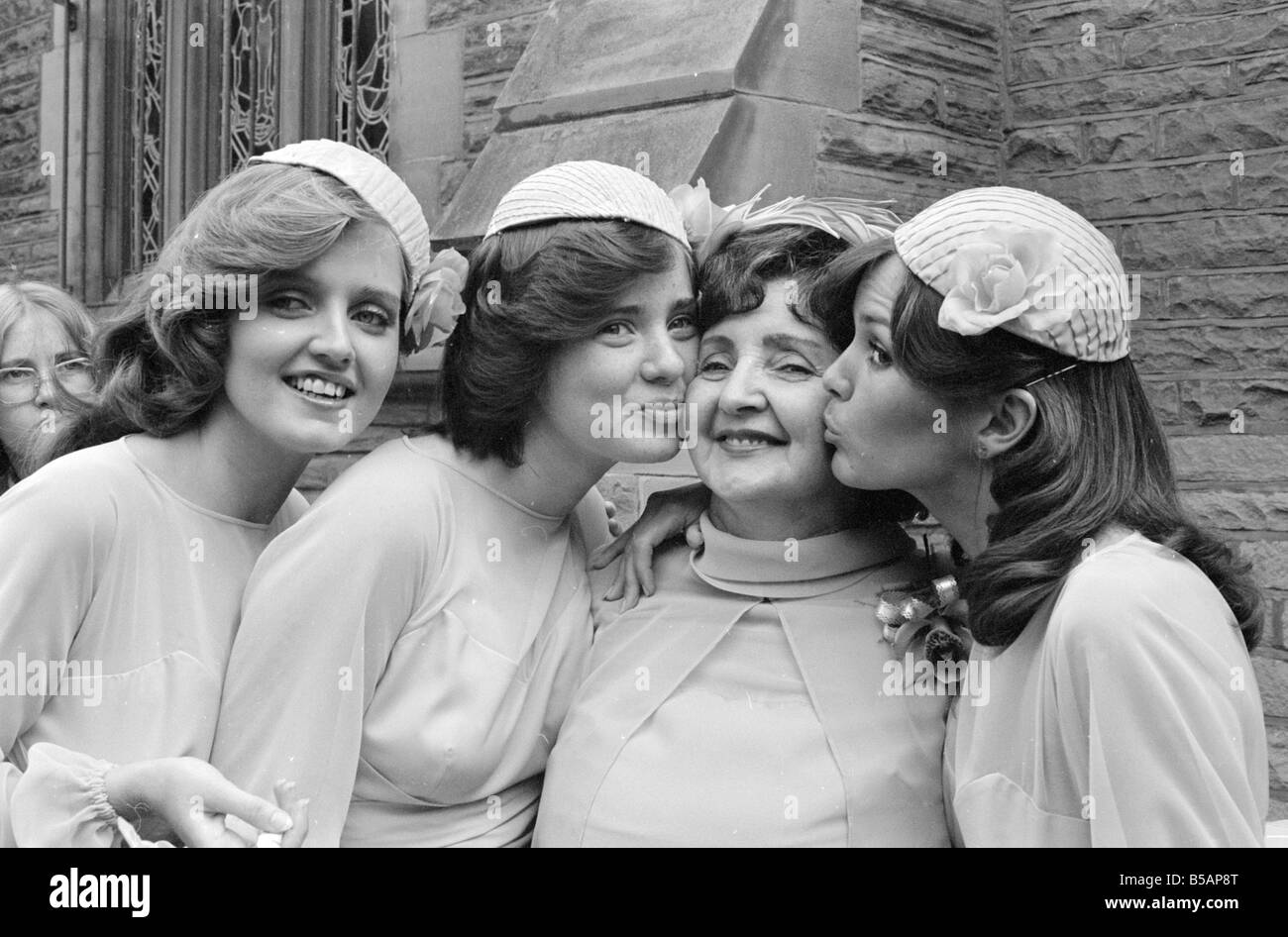 Maureen Nolan mother of the Nolan sisters seen here with daughters ...