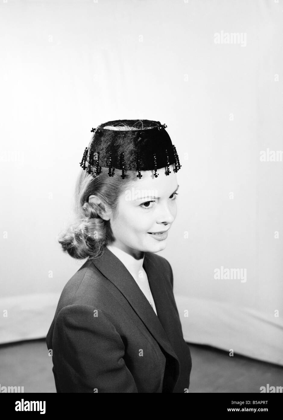 Woman wearing fashion hat from the mid 1950's. 1956 Stock Photo - Alamy