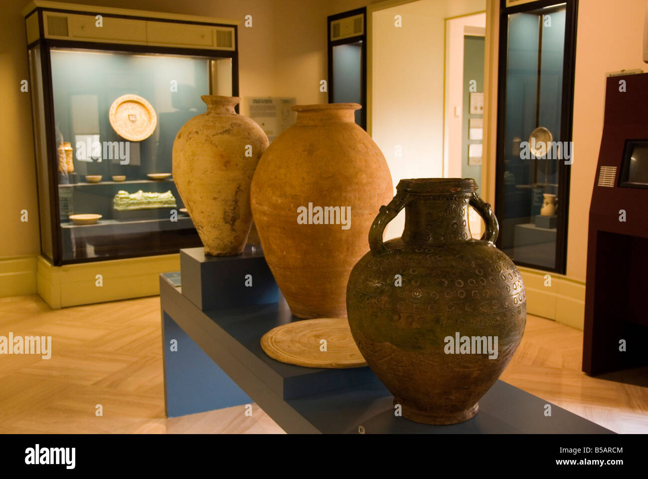 Museum of ceramic hi-res stock photography and images - Alamy