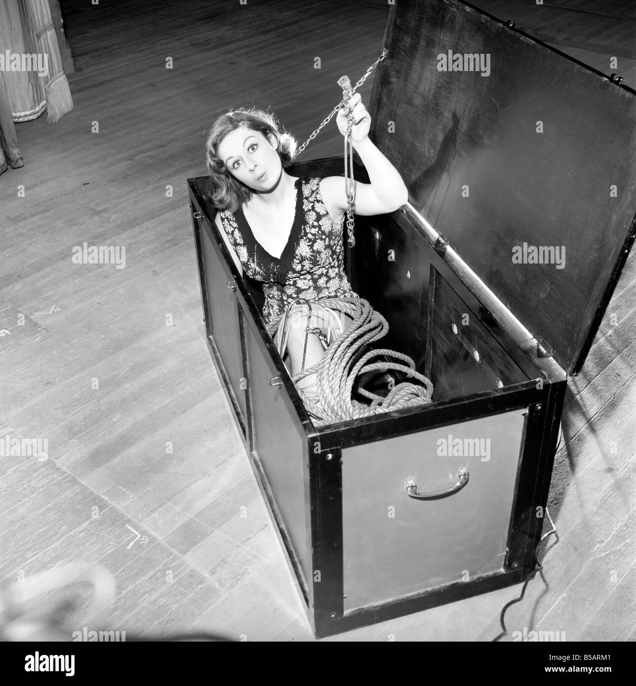 Escapologist magic hi-res stock photography and images - Alamy