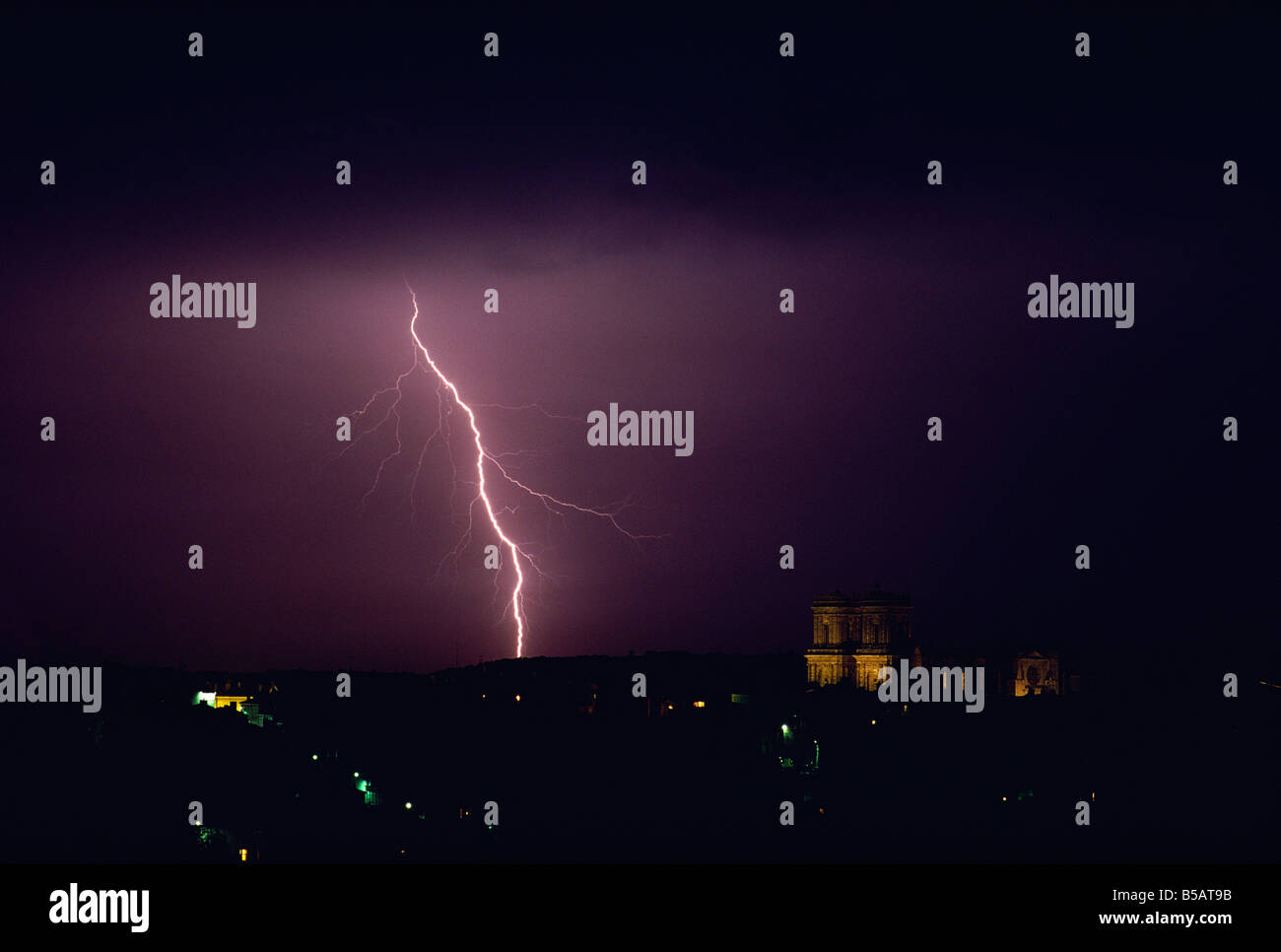 Fork lightning hi-res stock photography and images - Alamy