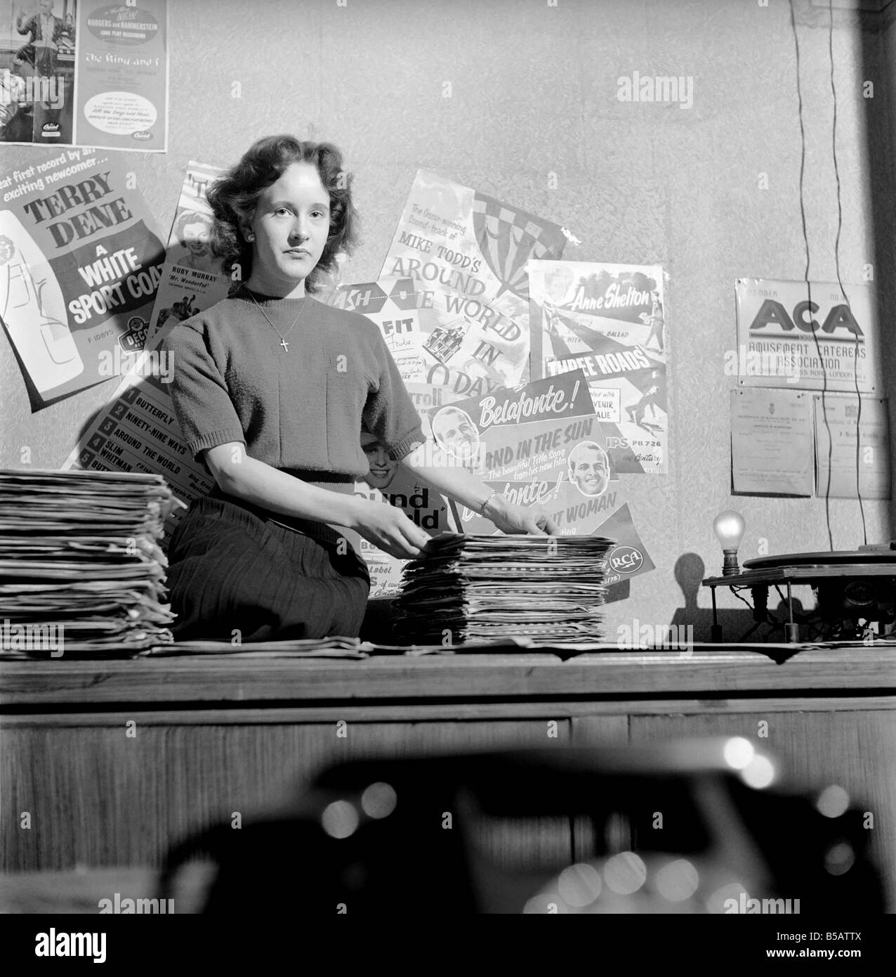 Juke box 1950s Black and White Stock Photos & Images - Alamy