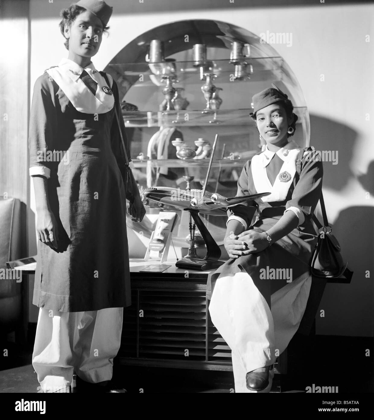 Air hostess 1950s hi-res stock photography and images - Alamy