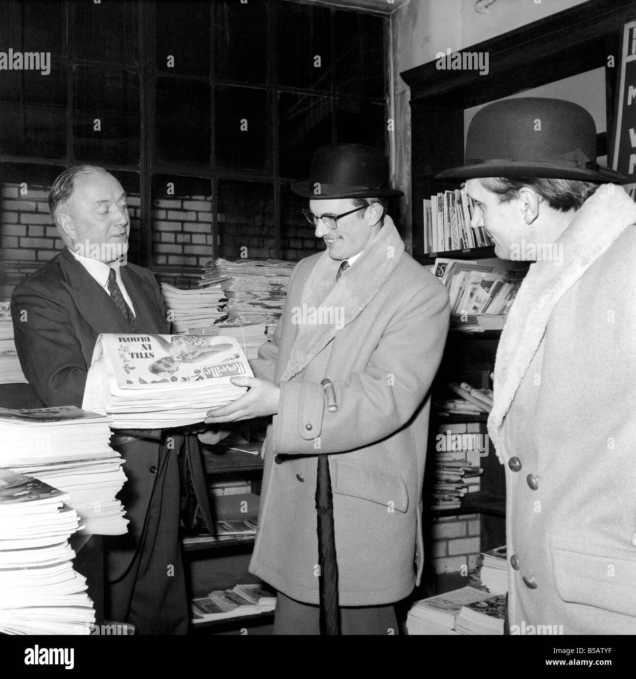 Newspaper delivery boys hi-res stock photography and images - Alamy