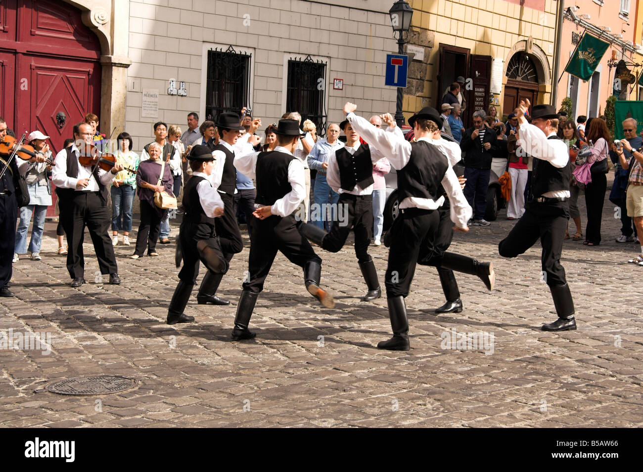 Hungarian Folk Dance High Resolution Stock Photography and Images - Alamy