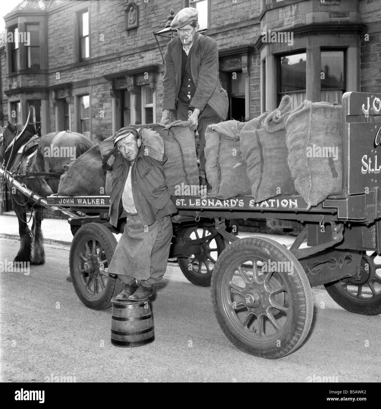Coalman delivering coal. May 1958 A687-003 Stock Photo - Alamy