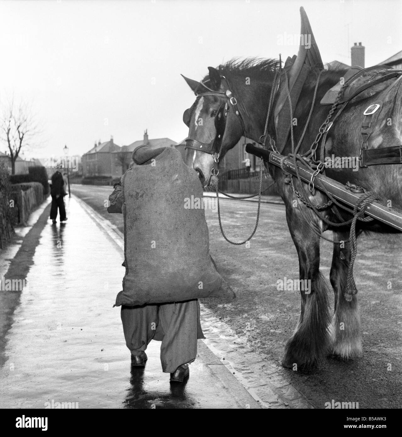Coal Delivery Man High Resolution Stock Photography and Images - Alamy