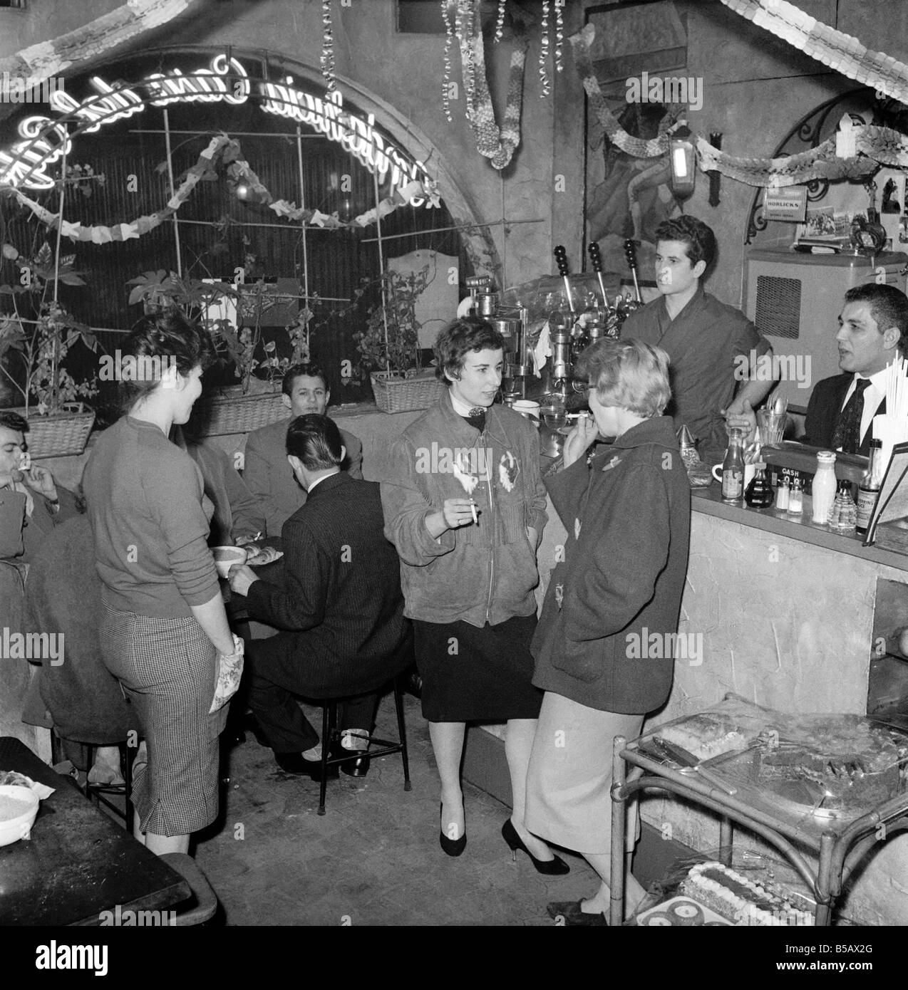 Night club 1950s hi-res stock photography and images - Alamy