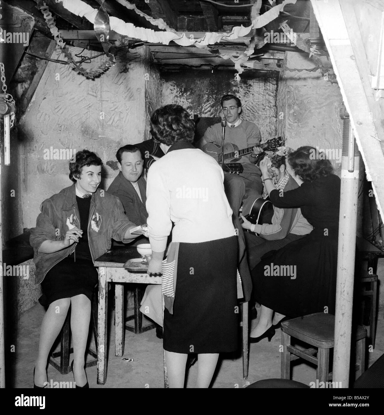 Night club 1950s hi-res stock photography and images - Alamy
