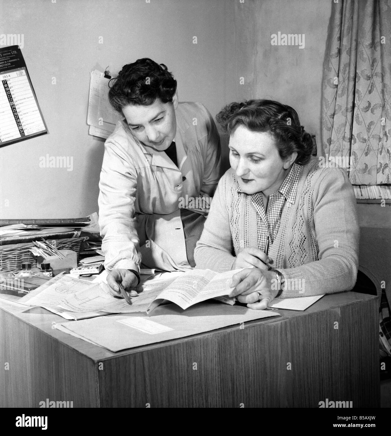 Carpenters 1950s hi-res stock photography and images - Alamy