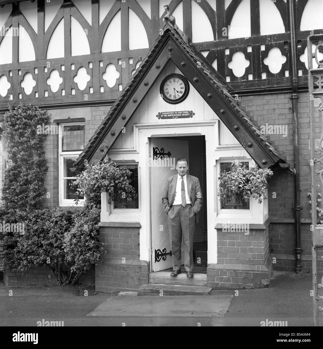 TV Gardener Percy Thrower - seen here at home. 1966 A968-002 Stock ...