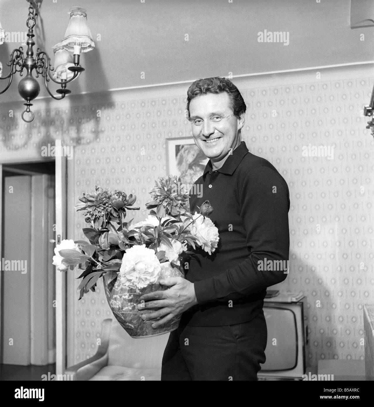 Actor Patrick McNee seen here at home. 1960 A999 Stock Photo - Alamy