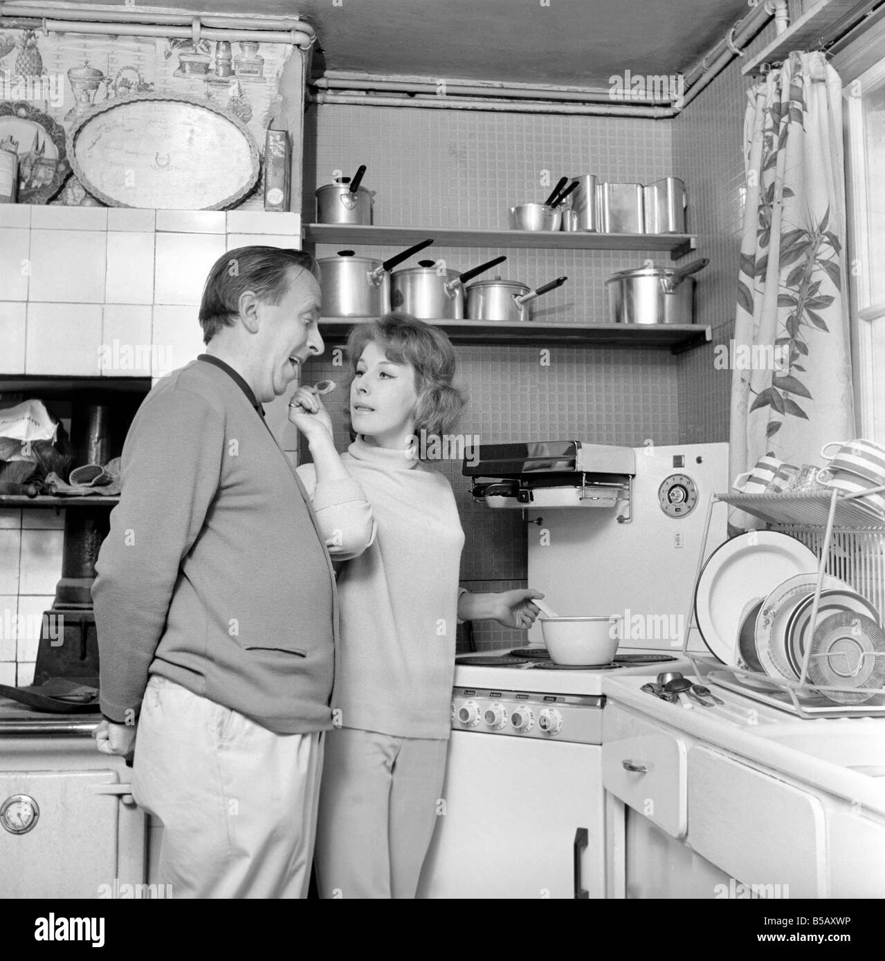 Tv actor hugh lloyd seen hi-res stock photography and images - Alamy