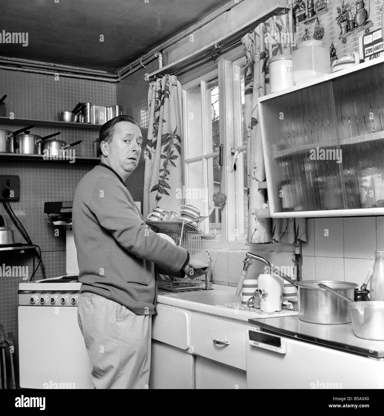 Actor washing hi-res stock photography and images - Alamy