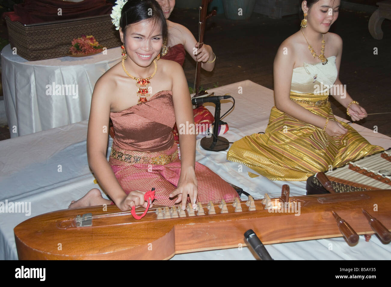 Traditional Thai musicians at the Peninsula Hotel, Bangkok, Thailand ...