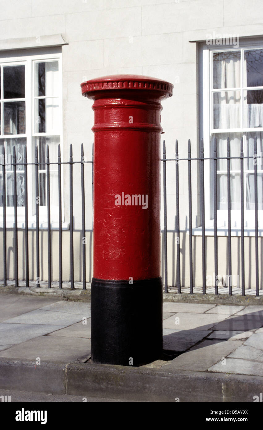 Post Office pillar letter box, Wiltshire, UK Stock Photo - Alamy