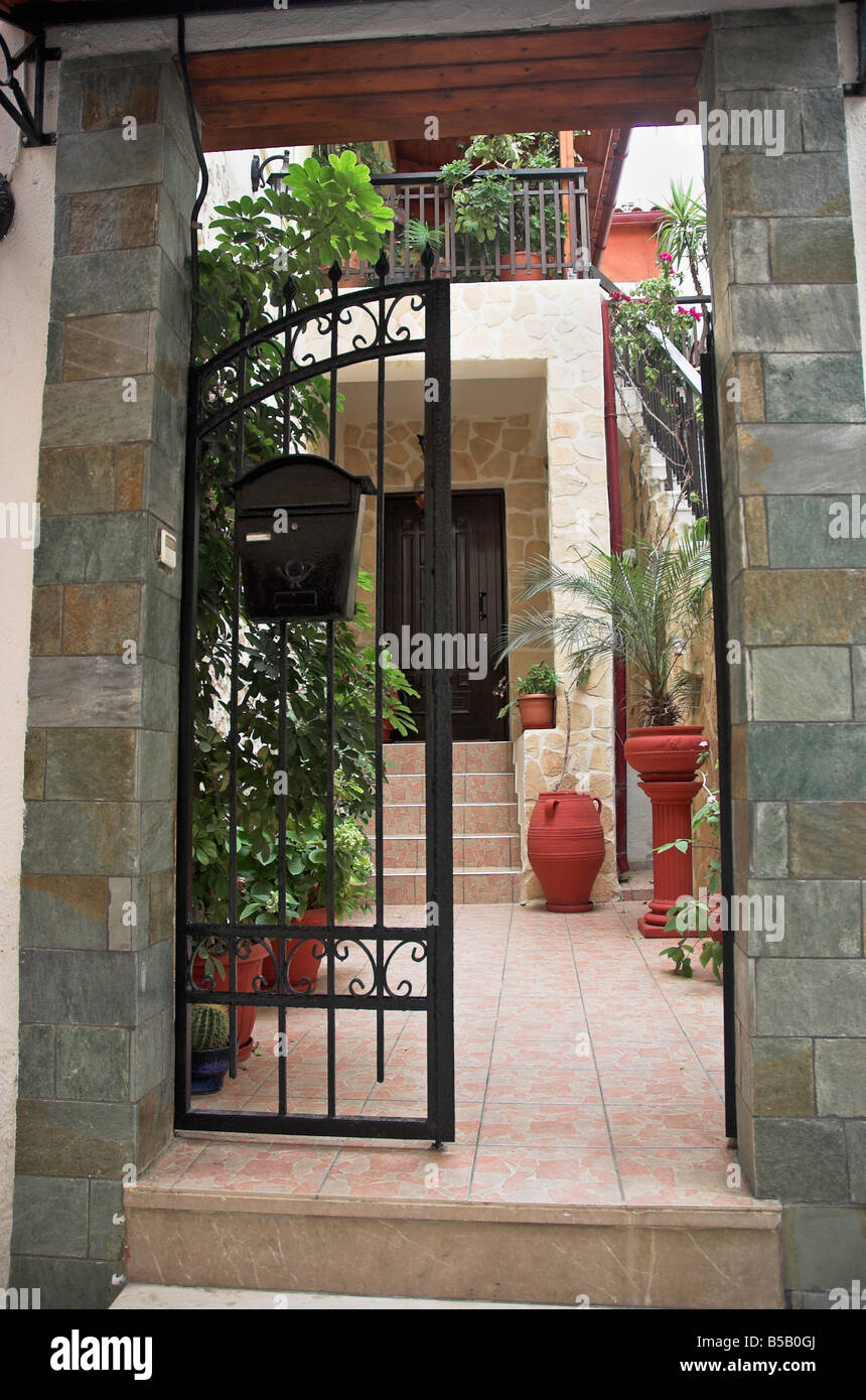 Doorway entrance gate courtyard hi-res stock photography and images - Alamy