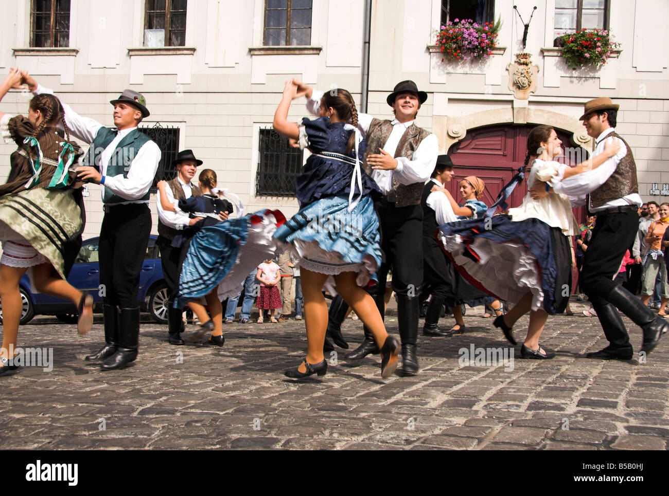 Hungarian Folk Dance Stock Photos & Hungarian Folk Dance Stock Images ...