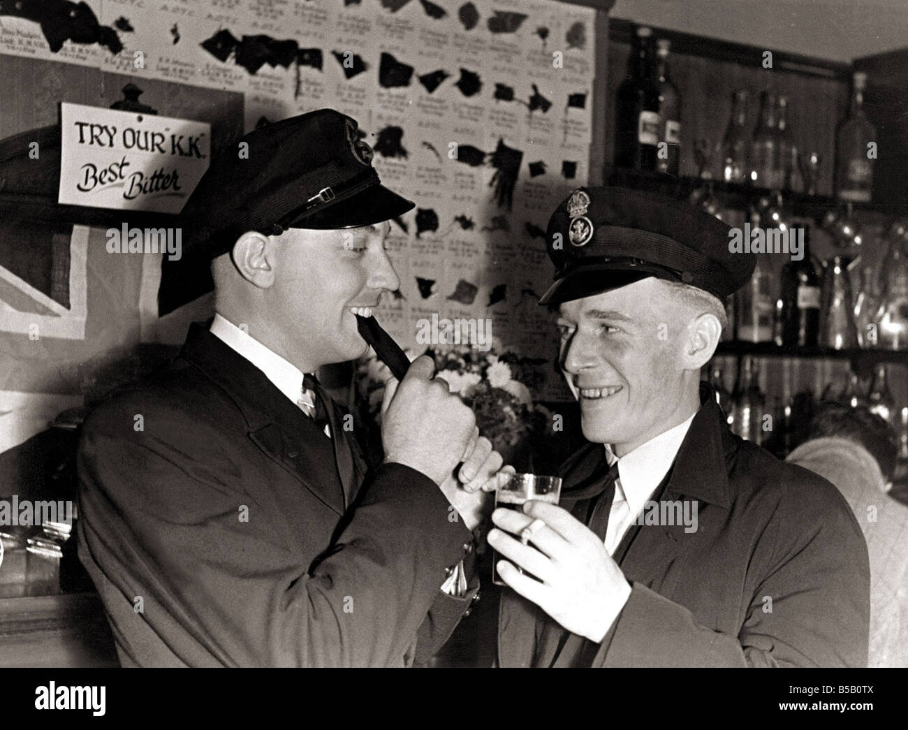 1940s pub hi-res stock photography and images - Alamy