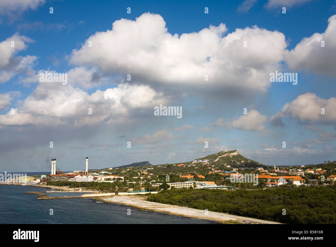Oil refinery curacao hi-res stock photography and images - Alamy