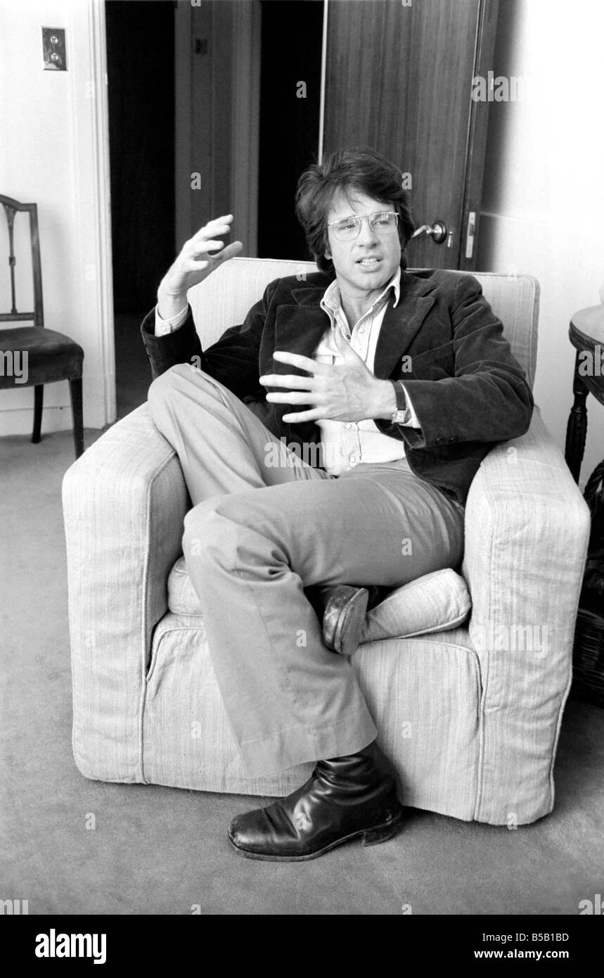 Film actor Warren Beattie, who is here to promote his new film ╩Shampoo ...