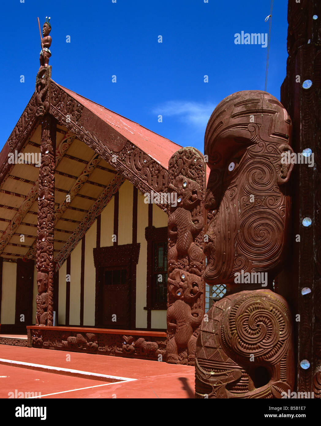 Maori carvings hi-res stock photography and images - Alamy