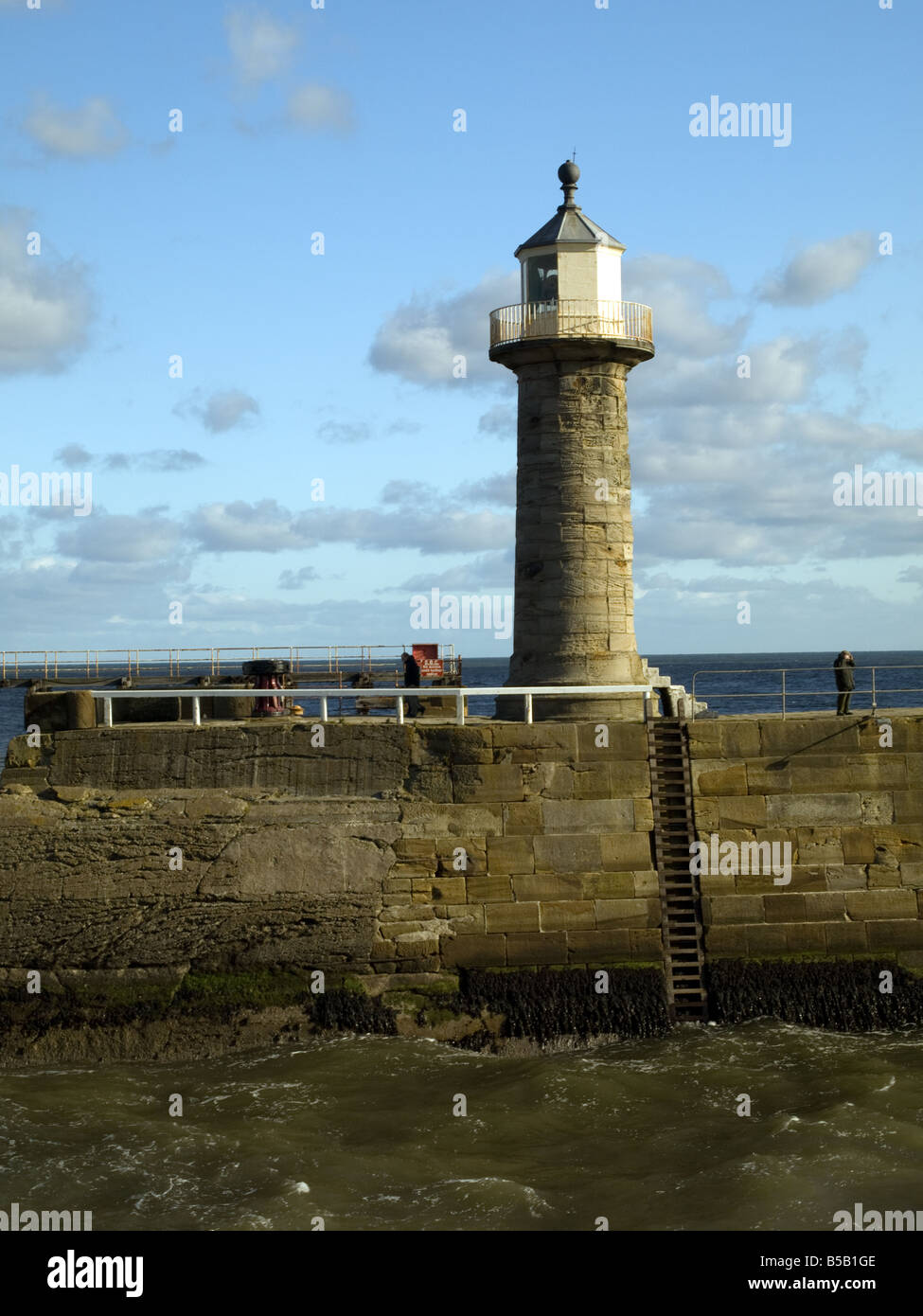 Pier and lighthouse whitby hi-res stock photography and images - Alamy