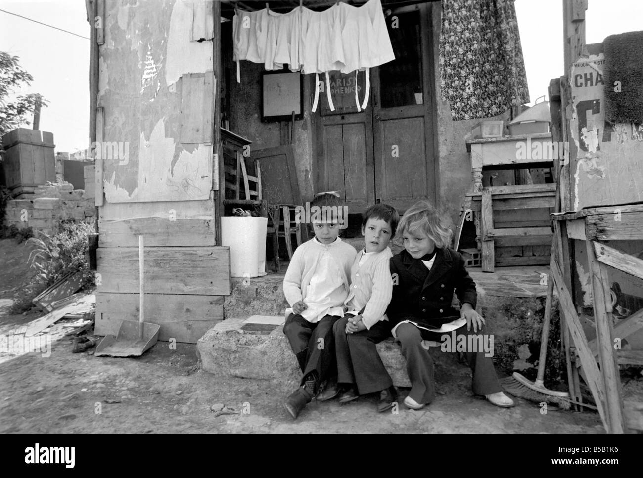 Italy poverty queuing hi-res stock photography and images - Alamy