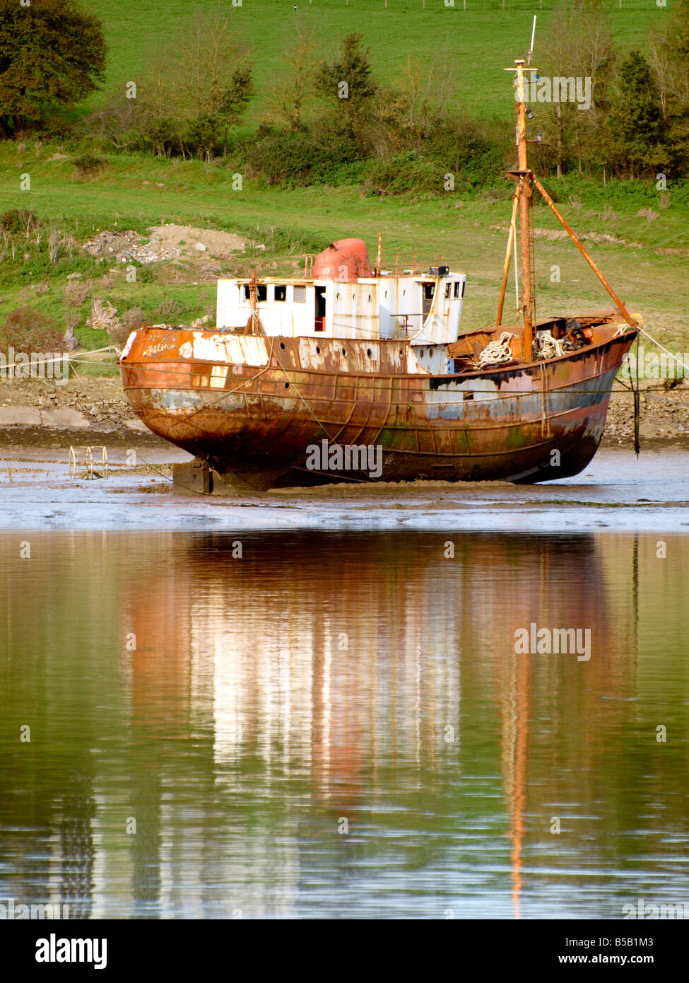 Old and rusty boat hi-res stock photography and images - Alamy